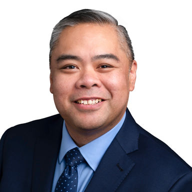 Ryan Dionisio | Bios | T. Rowe Price